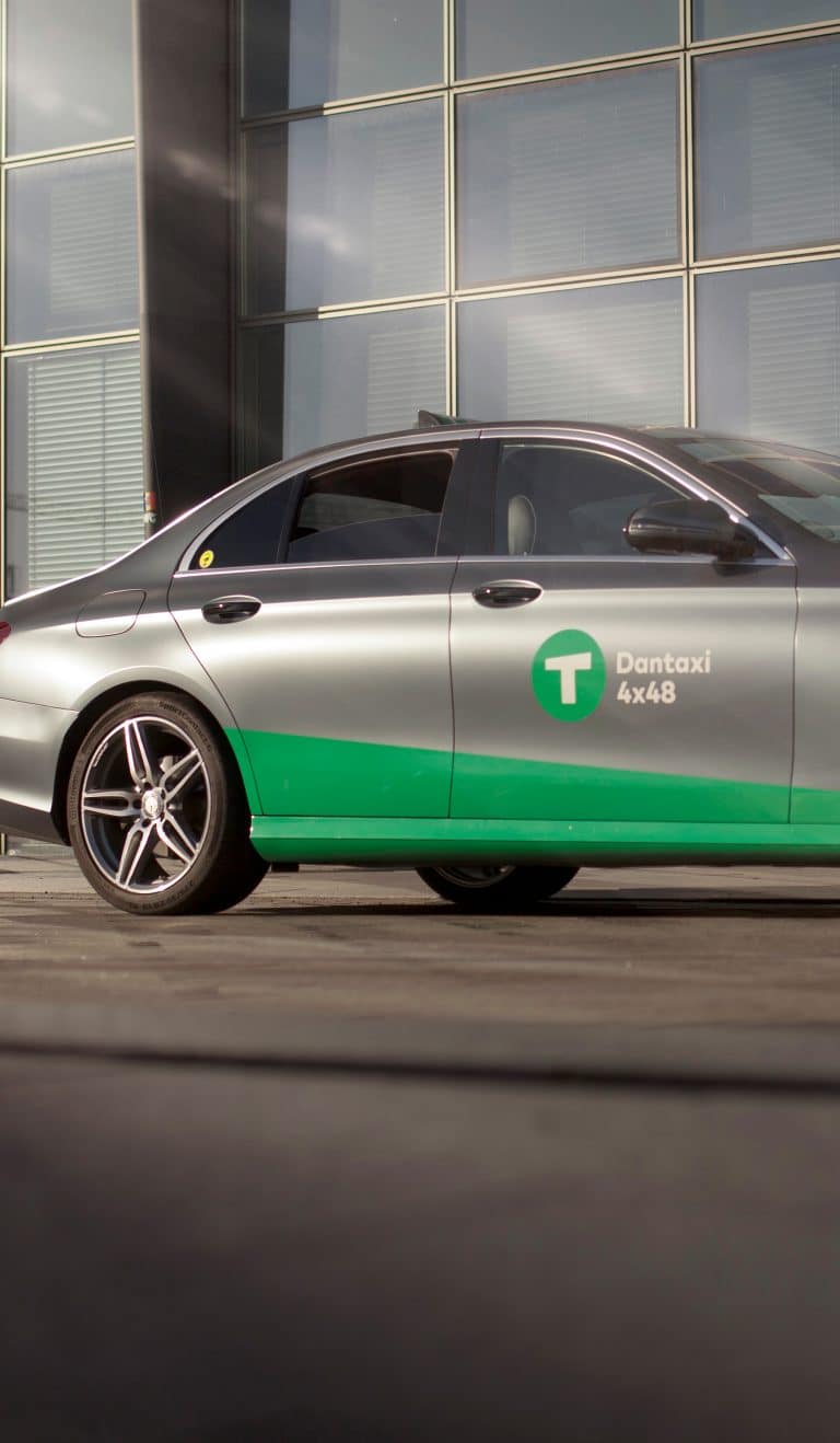 Taxa i Danmark ring tlf. 48 48 48 48 eller taxa-app. | Dantaxi